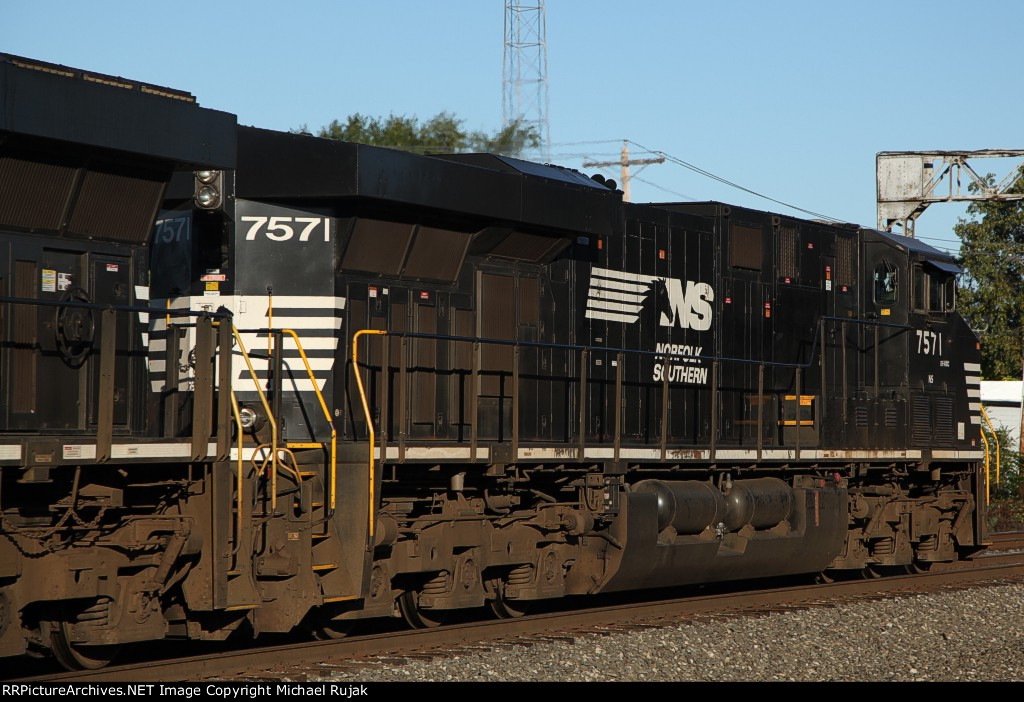 NS 7571